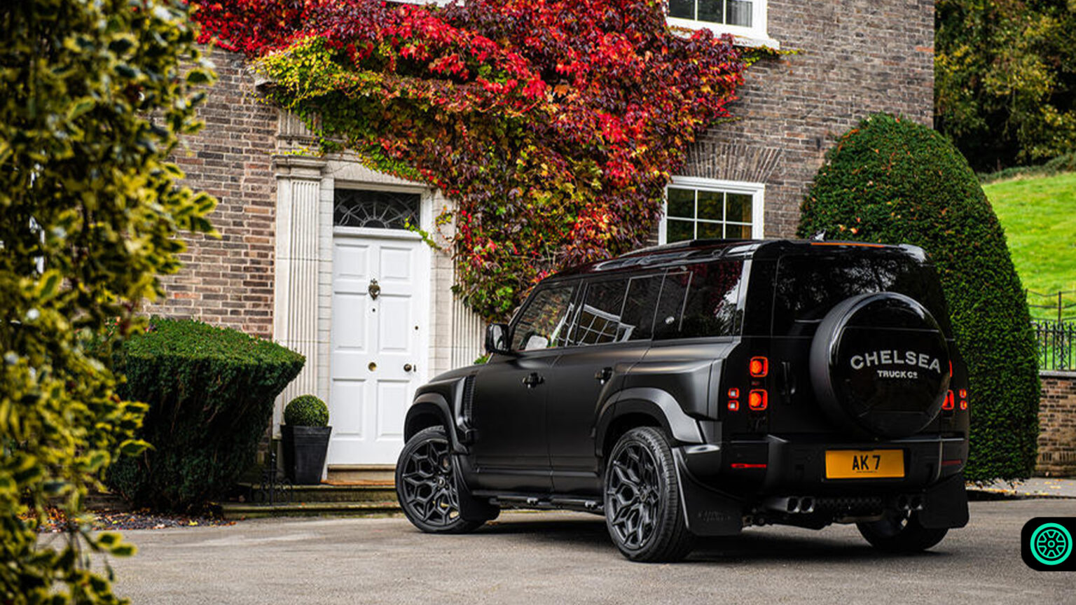 Land Rover Defender modeline Chelsea Truck Company dokunuşları ...